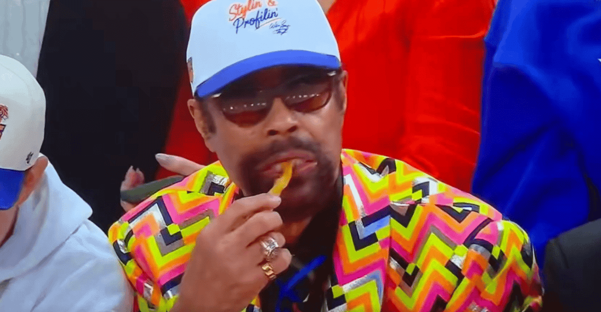 Knicks icon Clyde Frazier caught 'eating fries like chicken wings' at ...