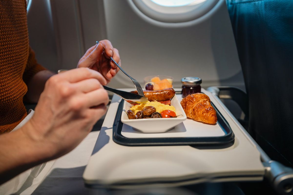 Vegetarian dies on flight after 'eating around' meat they were wrongly ...