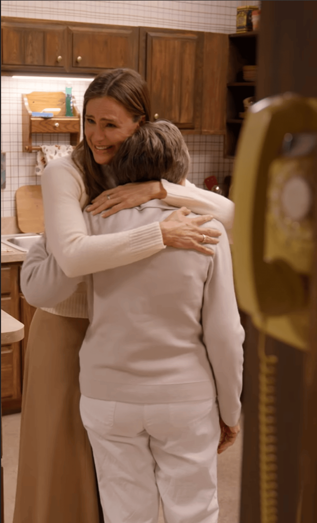 Jennifer Garner in tears as she's surprised with full-scale replica of ...