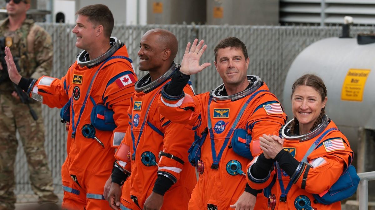 Where Artemis II crew will land as they face most dangerous part of ...
