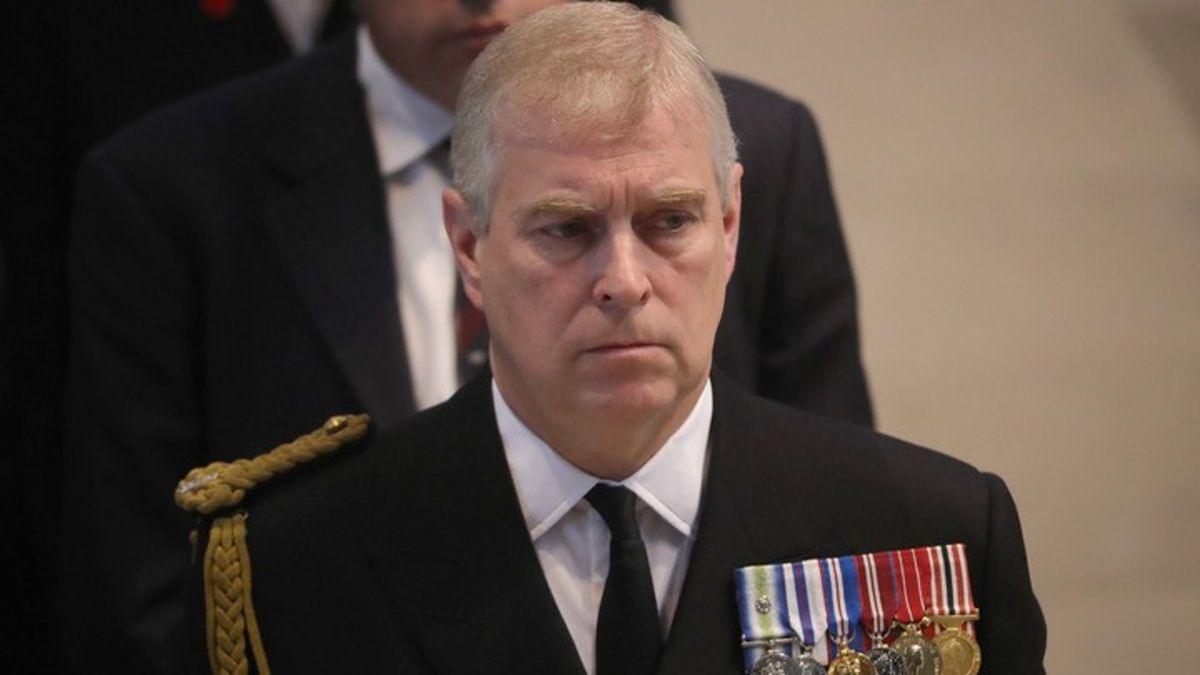 Buckingham palace issues statement on Prince Andrew as he’s served ...
