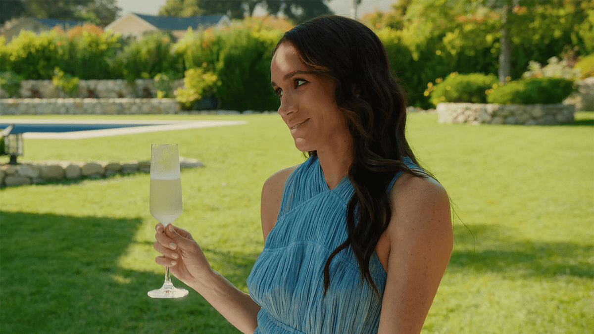 Meghan Markle seemingly makes 'subtle dig' at Royal Family in front of ...