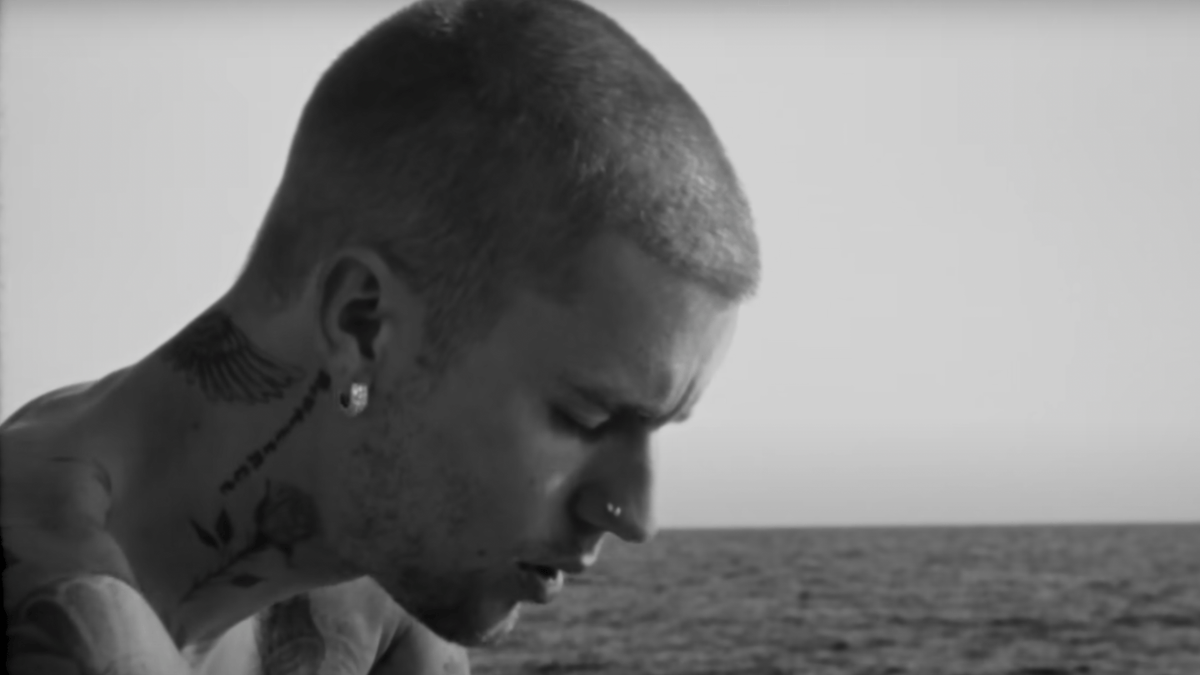 Justin Bieber fans spot hand signal in latest video that’s sparked a ...