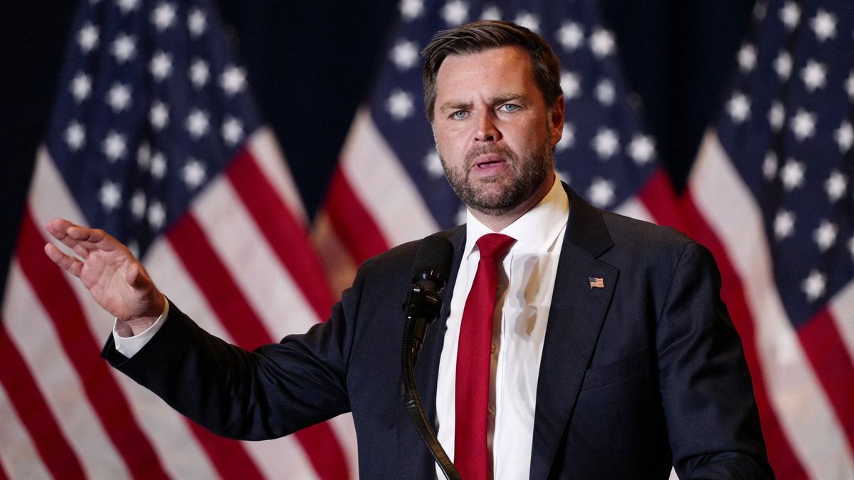 JD Vance's leaked text has everyone pointing out 'awkward' detail