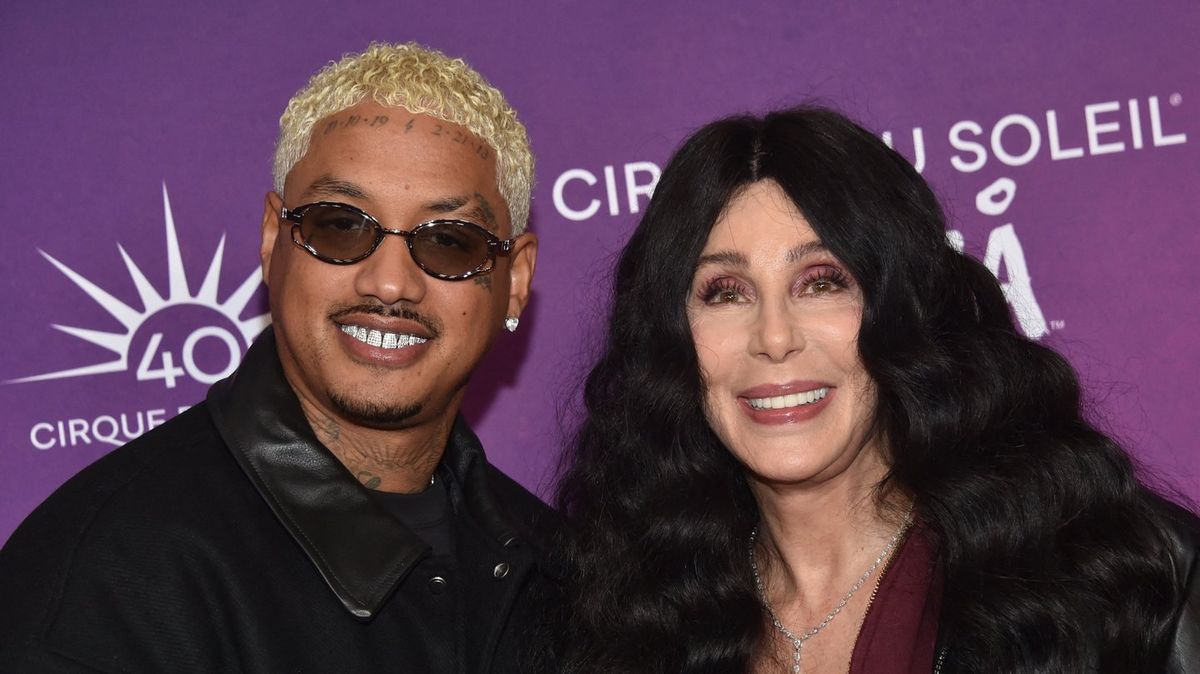 Cher fans make important point about her 40-year age gap with boyfriend ...