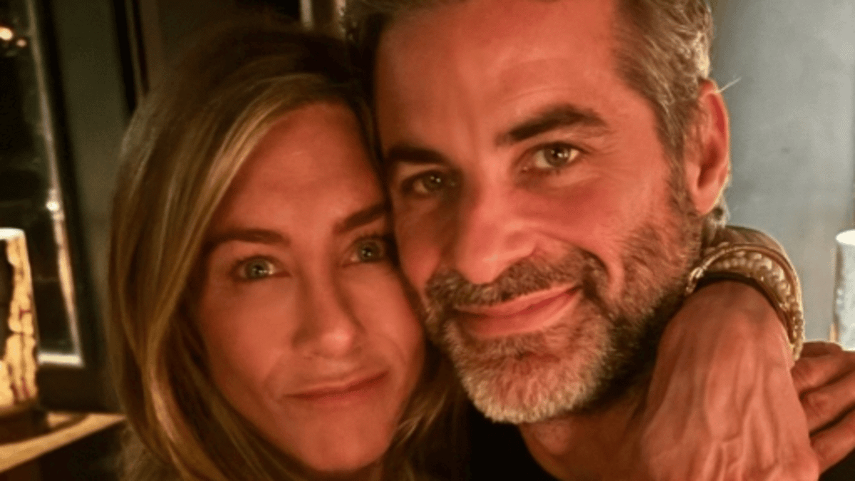 Jennifer Aniston shares rare photo with boyfriend Jim Curtis in life update