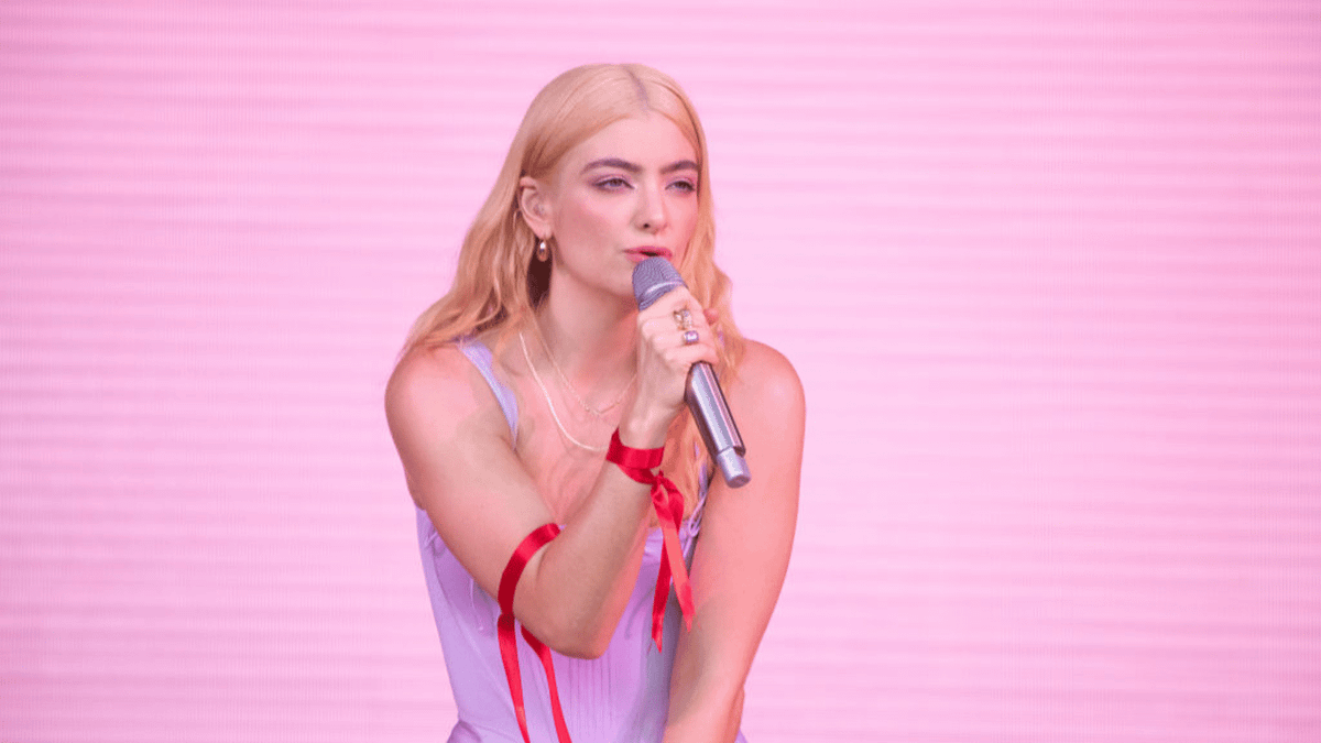 Lorde fans scramble to buy tickets for only UK tour date that hasn't ...