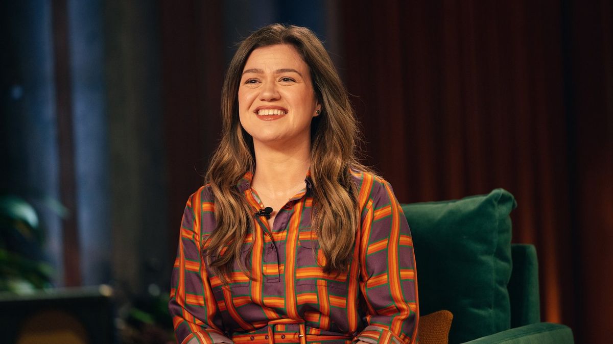 Kelly Clarkson's interaction with Brooklyn store owner seen in new footage