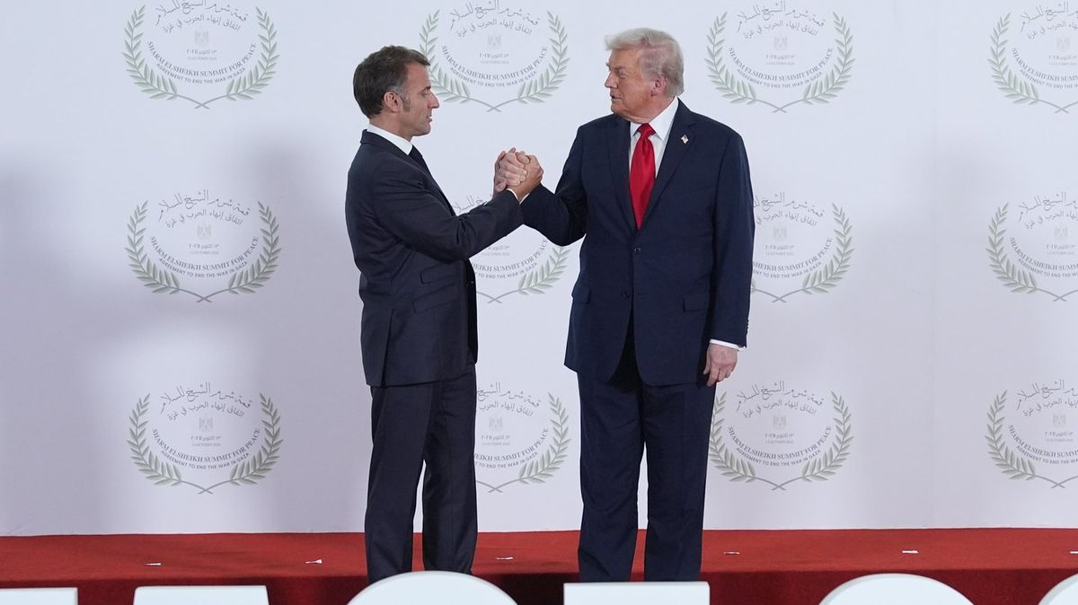 Donald Trump's 'awkward' handshake with Emmanuel Macron leaves people ...