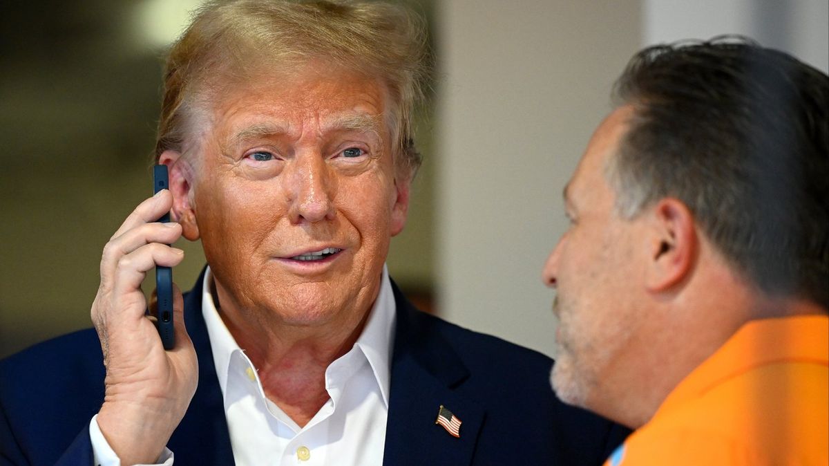 Trump accused of phoning news station under fake name to complain about ...