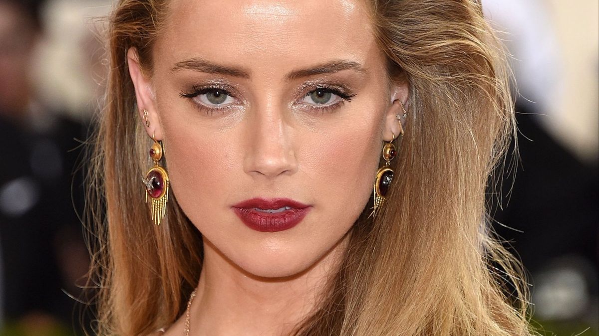 Amber Heard shares rare family photos after leaving US and changing her ...