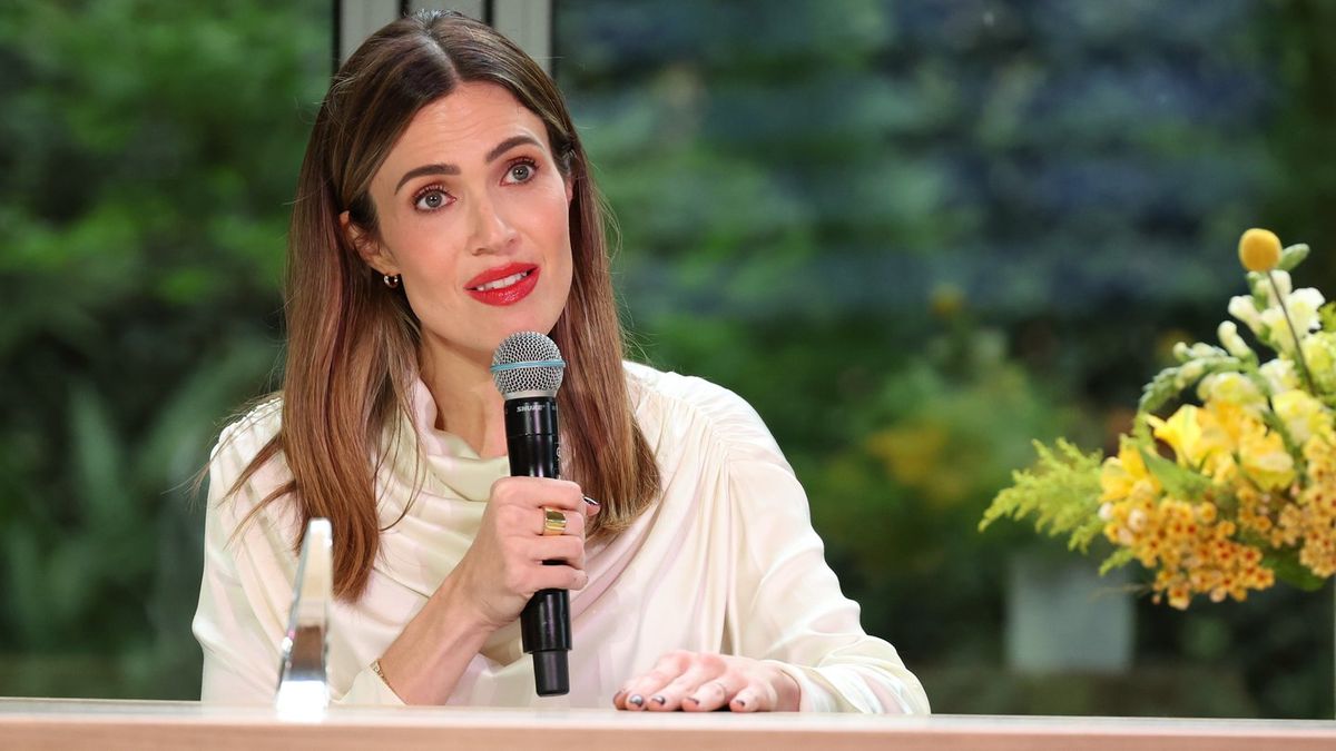 Mandy Moore defended after new look leaves people in shock