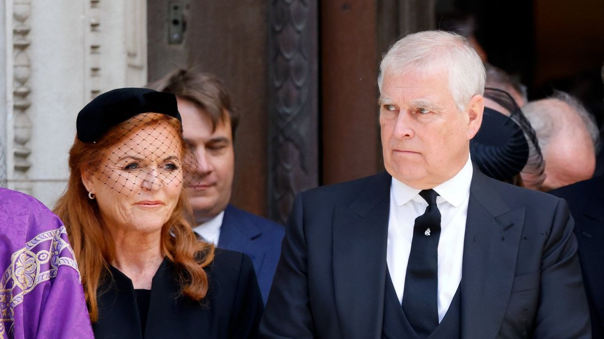 Sarah Ferguson revealed why she still lives with Andrew despite being ...