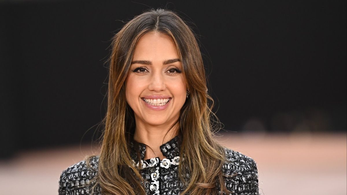 Jessica Alba says naked scene was ‘very humiliating’ in real life