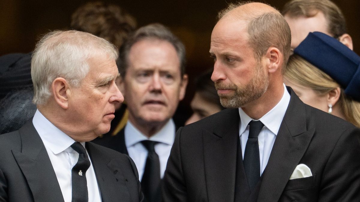 Prince William’s ‘awkward’ reaction to Prince Andrew during funeral has ...