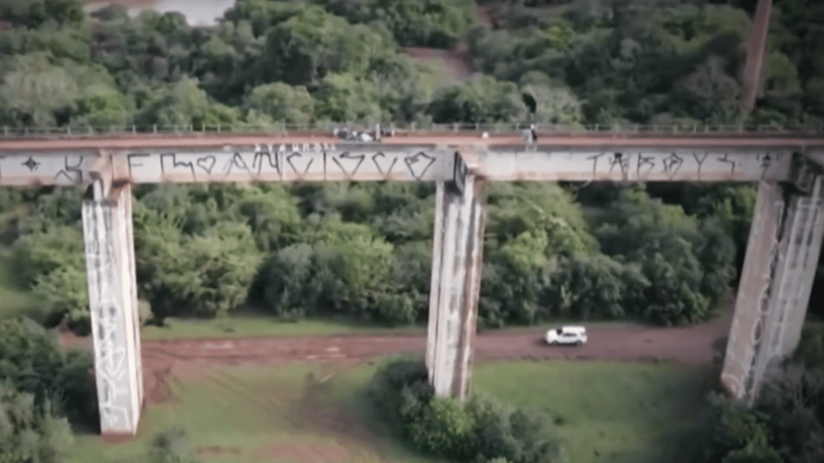 Brazil's 'Skeleton Bridge' where woman, 21, died in horrific rope jump ...