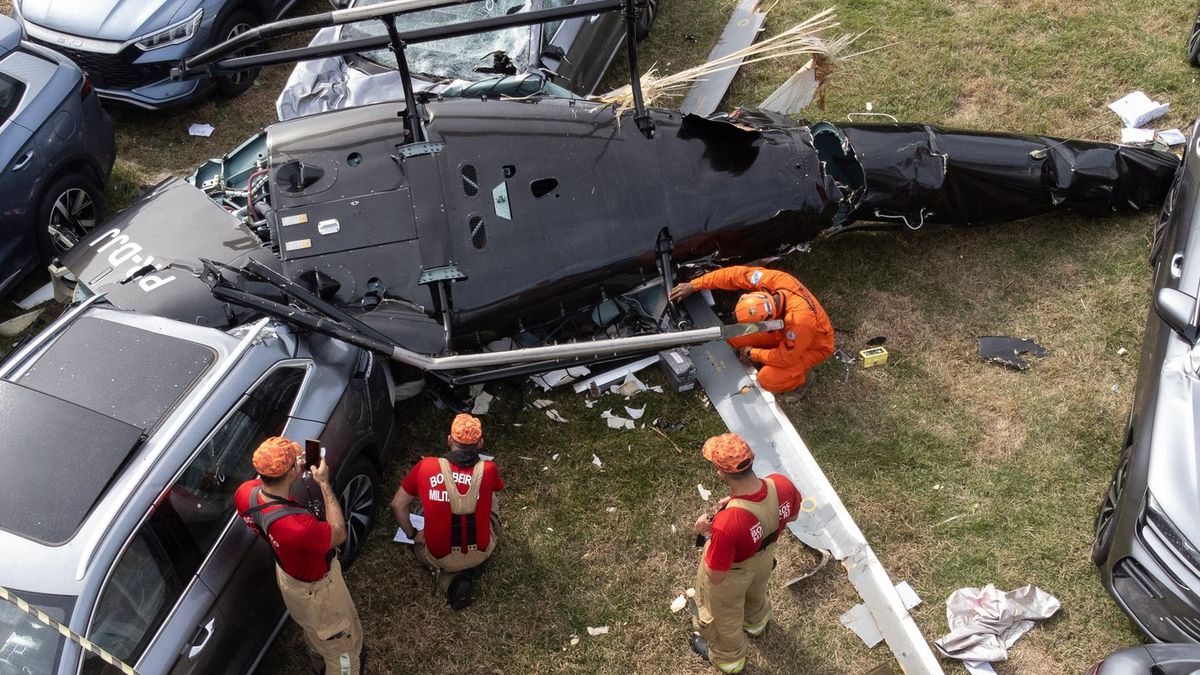 Man who was meant to board fatal helicopter crash that killed singer ...