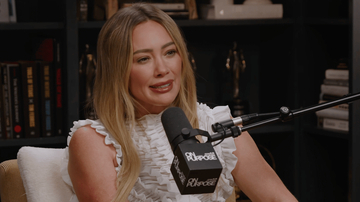 Hilary Duff makes rare admission about filming NSFW threesome scene in ...
