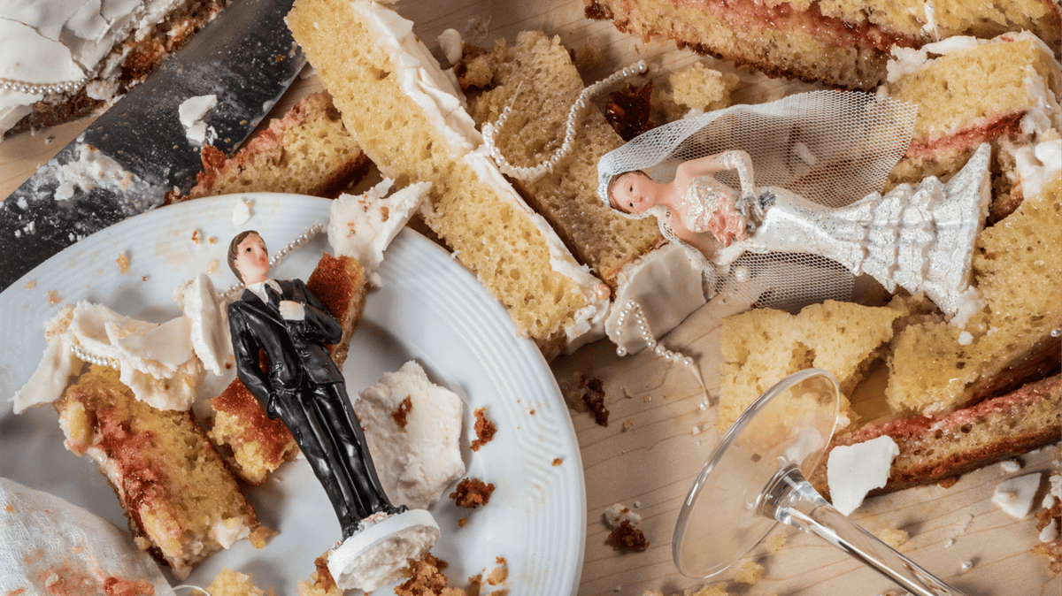 Wedding photographer reveals major relationship red flag after 'cake ...