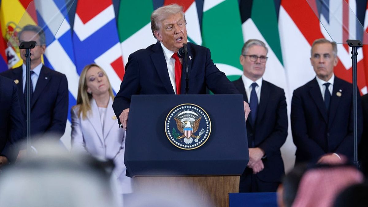 Donald Trump caught on hot mic making subtle dig at Justin Trudeau ...