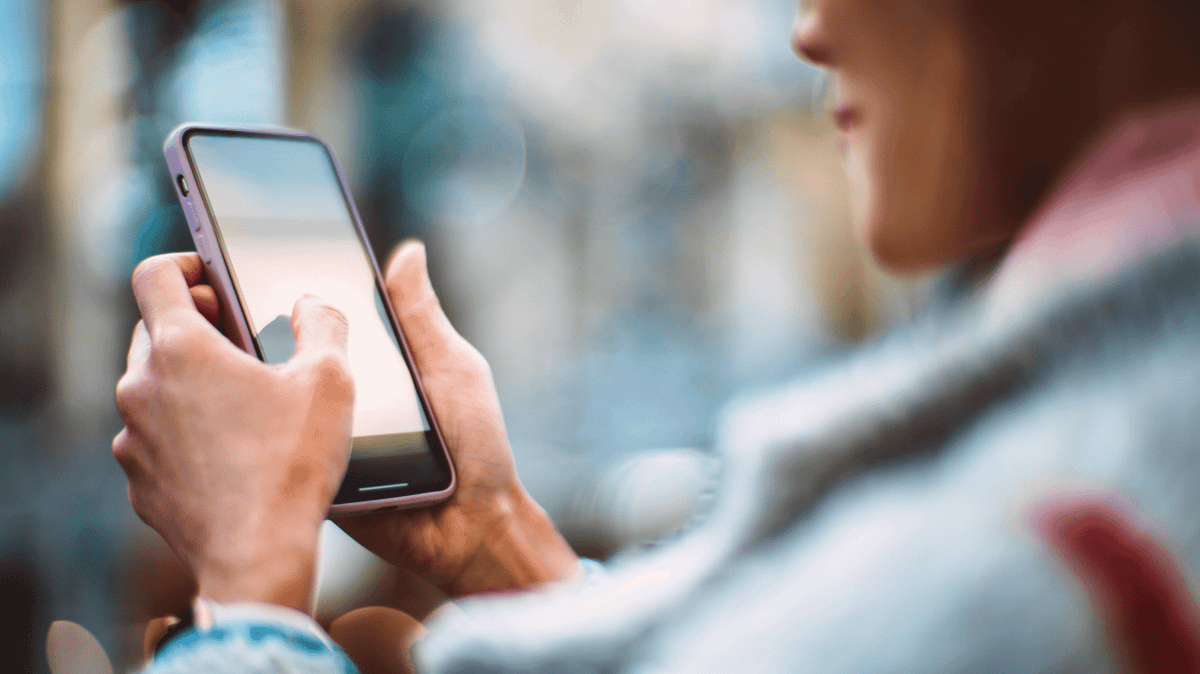 Police warn iPhone and Android users to immediately delete and report ...