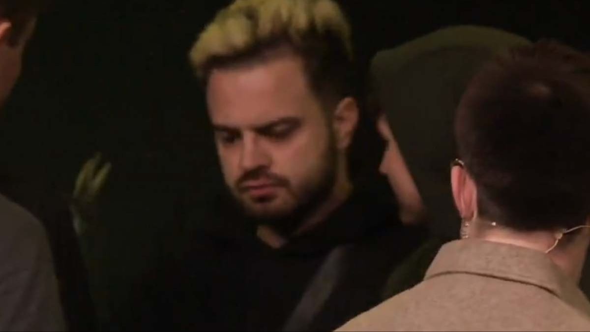 Gaming pro banned for 10 years after sucker punching opponent live on ...
