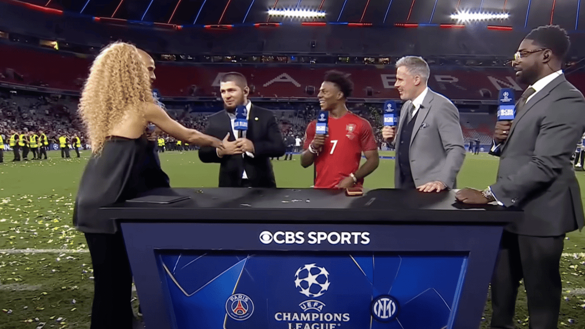 Awkward moment UFC star refuses to shake hands with female TV host ...