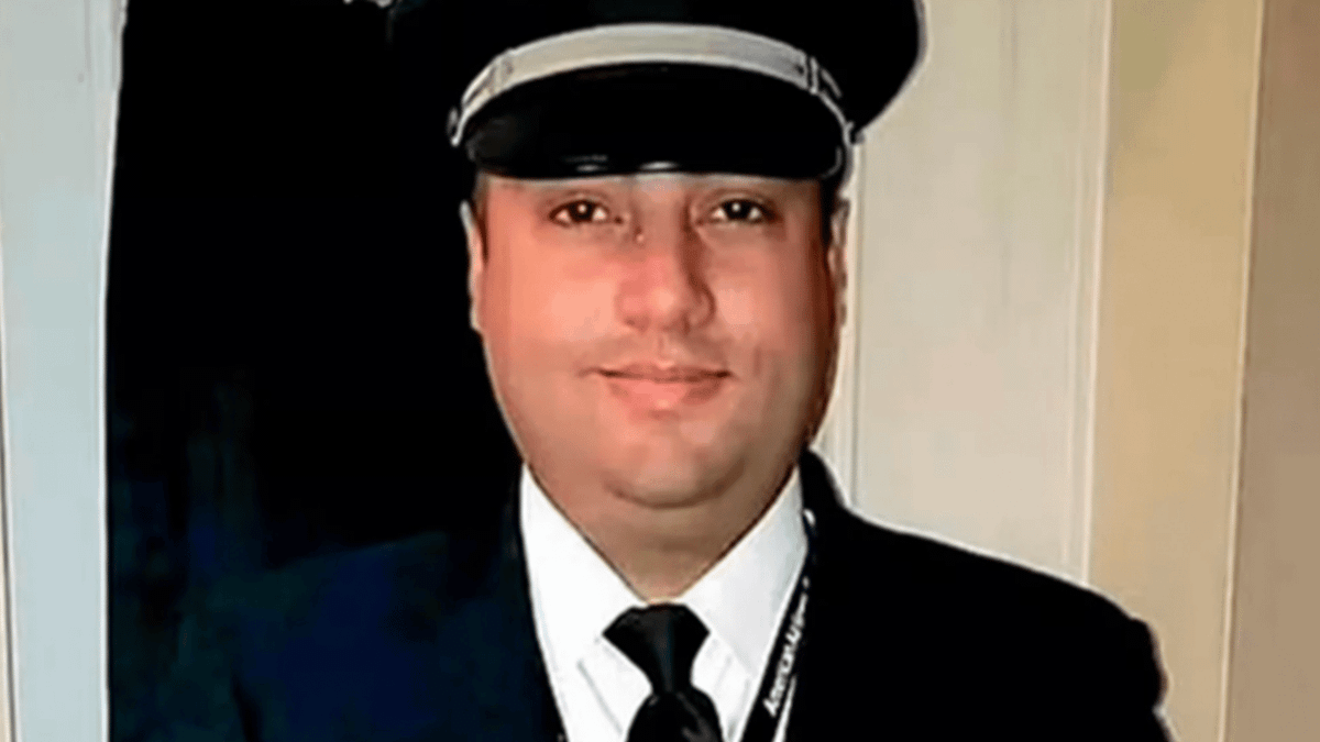 Family of American Airlines pilot reveals heartbreaking final ...