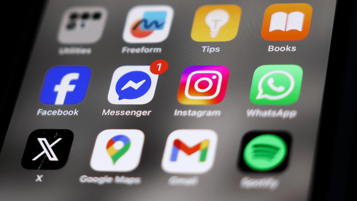 Experts issue urgent warning after revealing which apps are actually ...