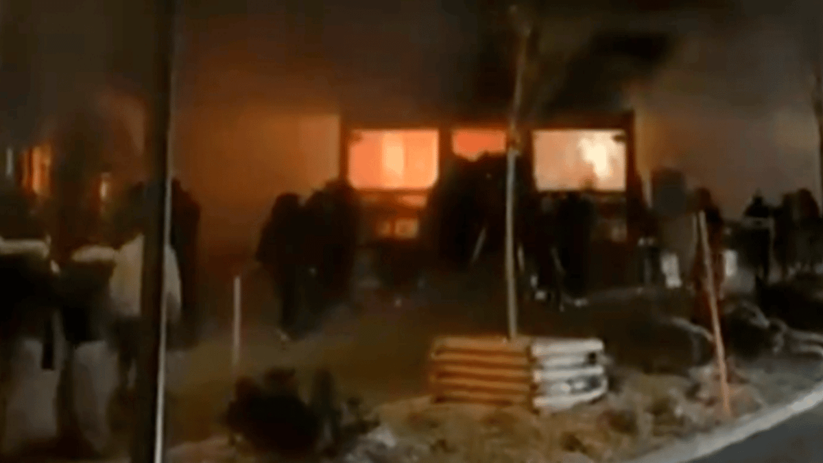 Terrifying footage of moment fire at Swiss ski resort started as ...