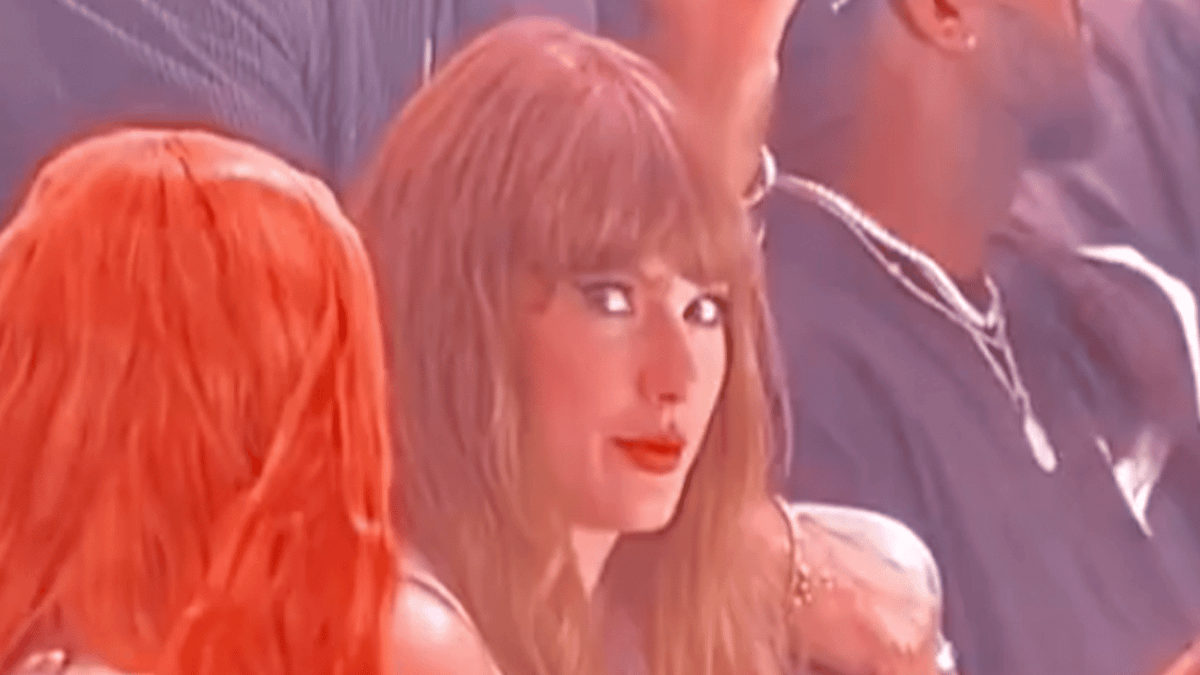 Body language expert breaks down Taylor Swift's 'off guard' response to ...