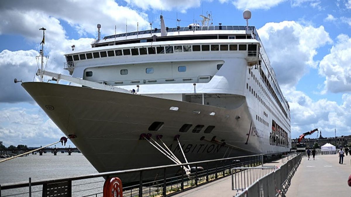 Cruise ship passengers cleared to leave ship after norovirus outbreak ...