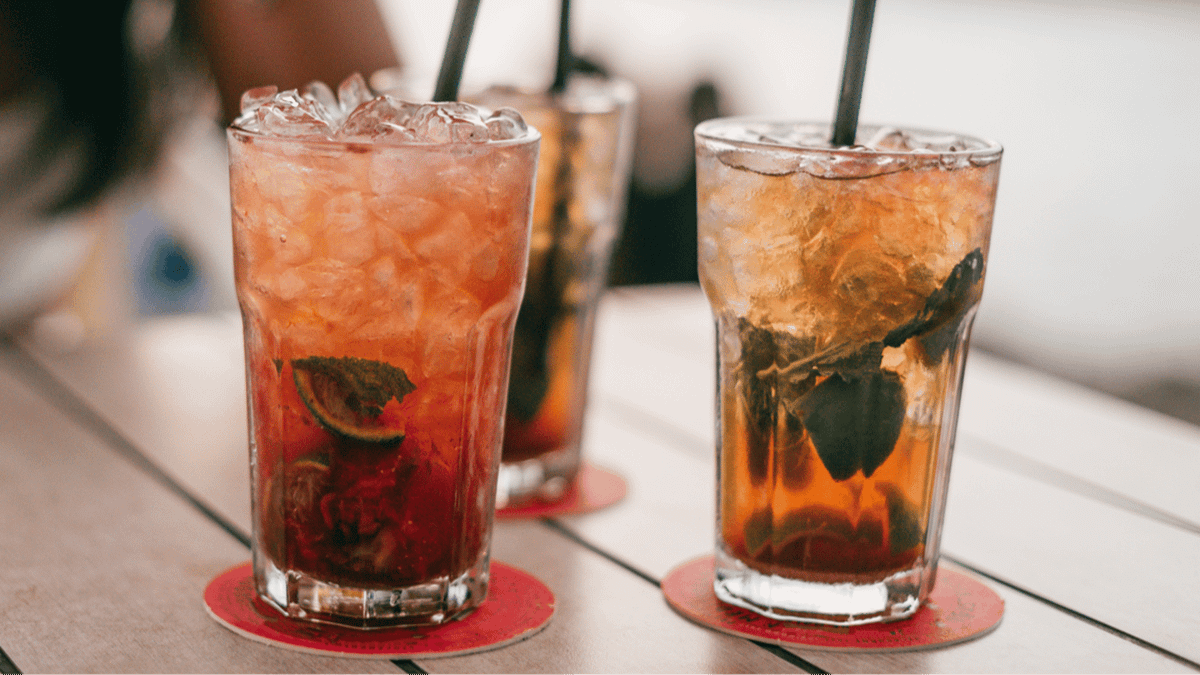 Bartender reveals drink order which immediately raises alarm bells and ...