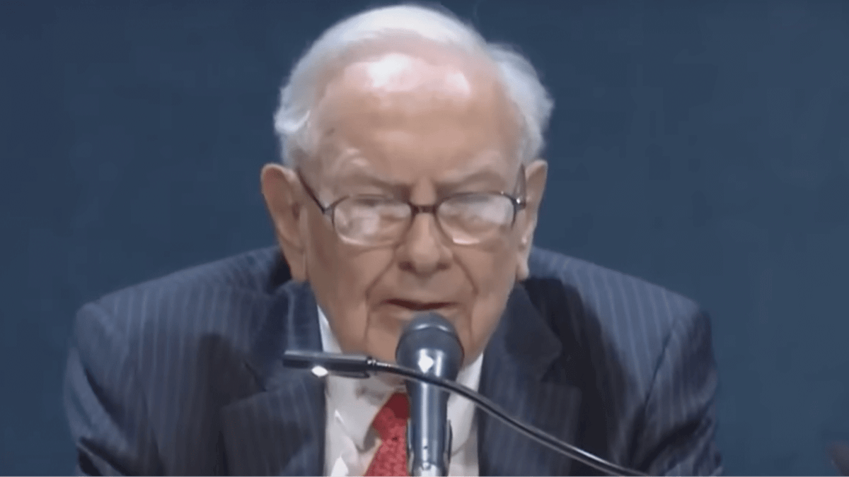 Warren Buffett shares stark warning about the future of Trump's tariffs ...