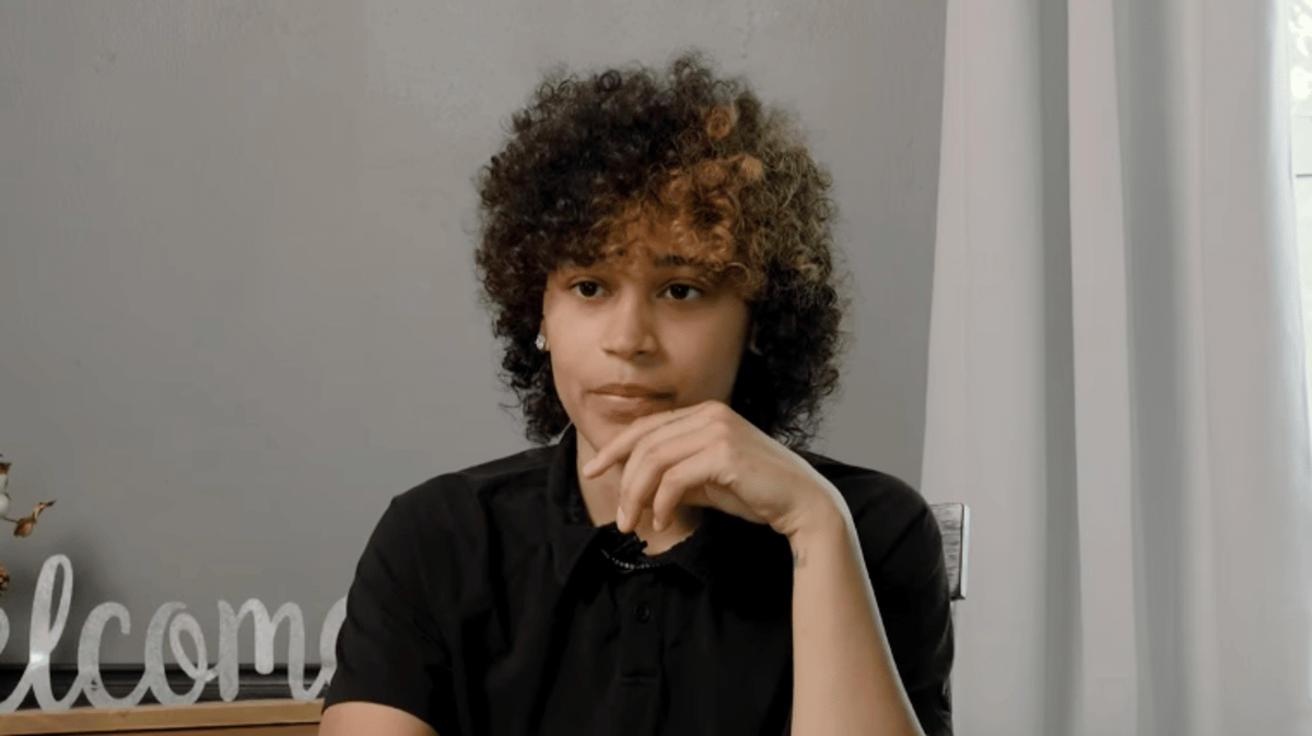 Teen says she was forced to ‘prove’ her gender to restaurant server in ...