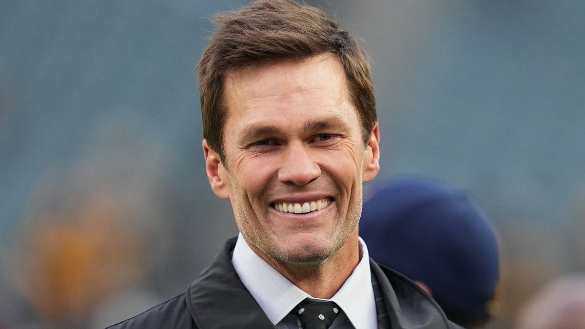 Tom Brady sparks fury as he reveals his dog is actually an exact clone ...