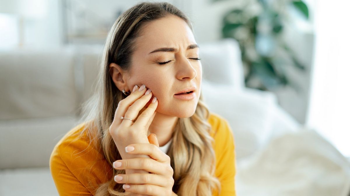 Doctor explains causes of painful ‘suicide disease’ that smiling can ...