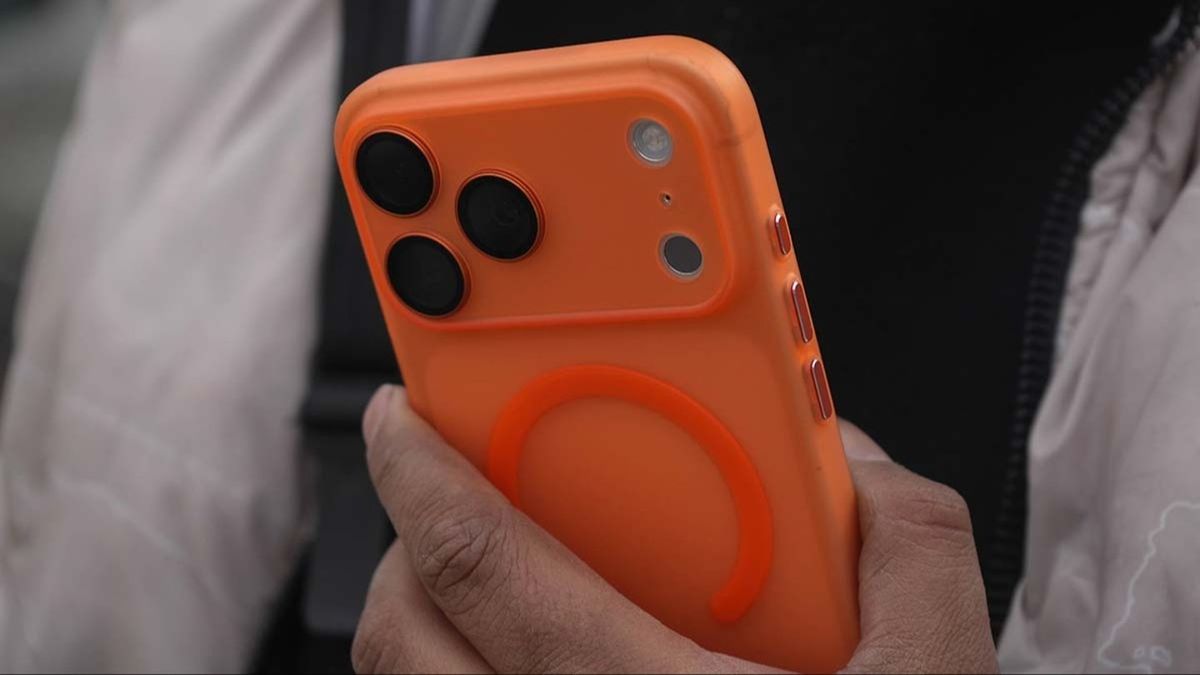 Apple agrees to install 'kill switch' in iPhones to makes them useless ...