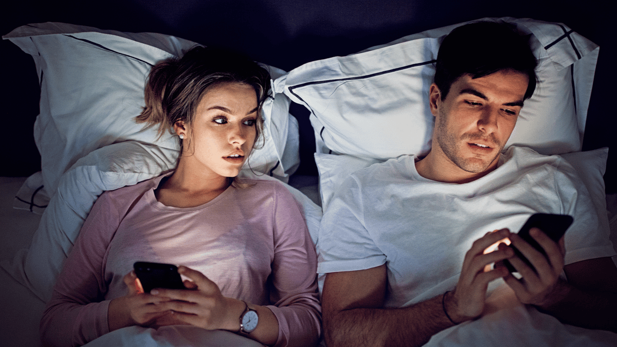 Woman reveals the common apps people use to cheat in relationships and ...