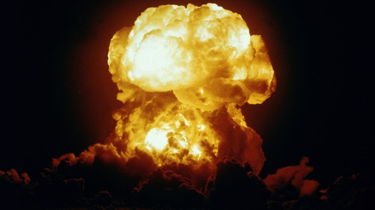 Every country with nuclear weapons as ongoing attacks on Iran fuel WW3 ...