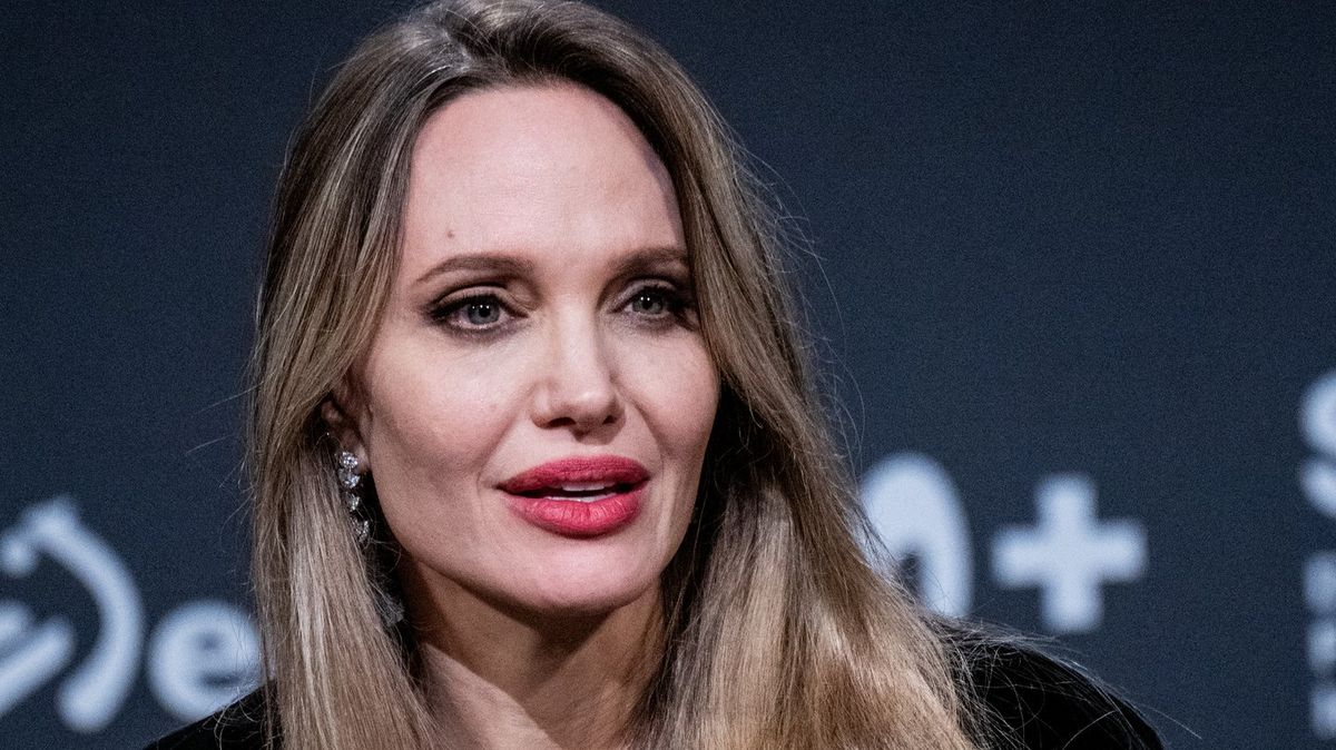 Angelina Jolie hits back at Brad Pitt's NDA request as she addresses ...