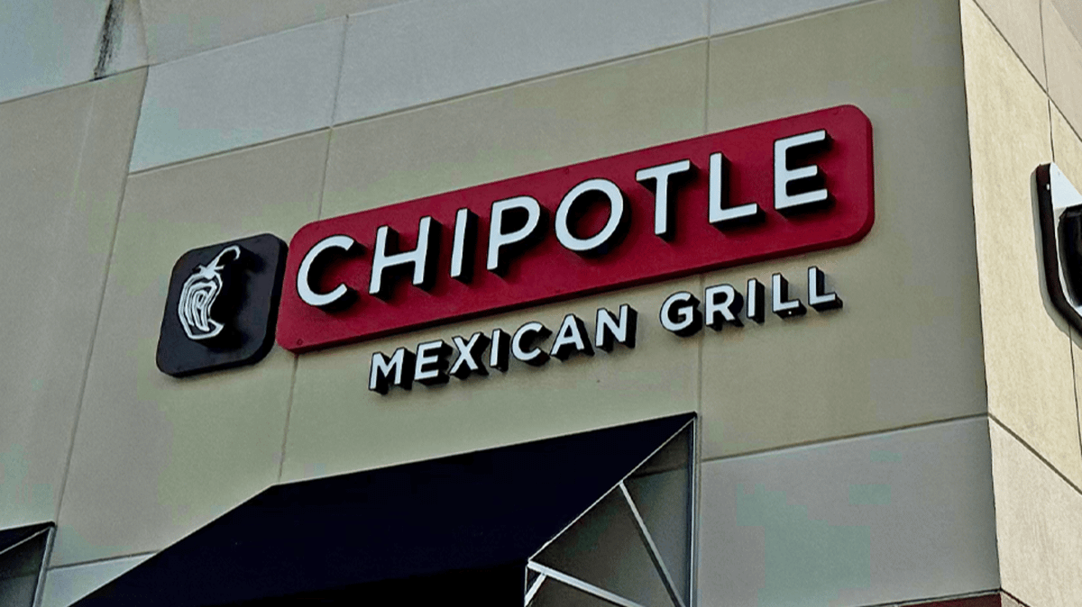 Chipotle is giving away $1 million of free food during the Super Bowl ...