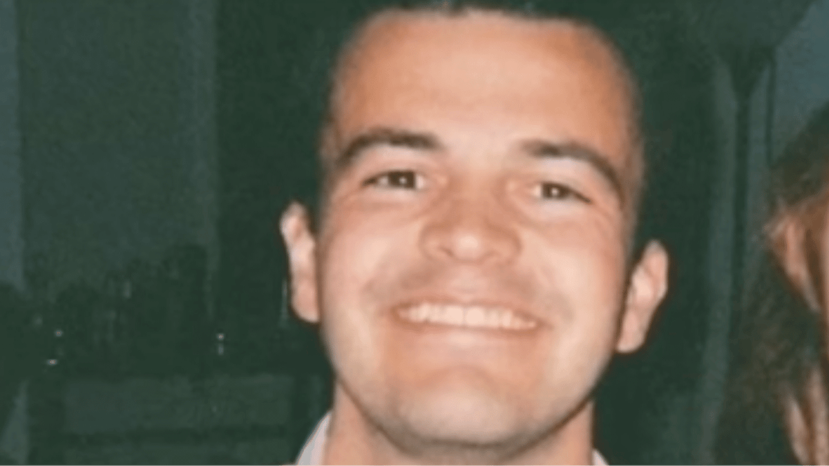 Heartbreaking reason co-pilot jumped out of plane without parachute as ...