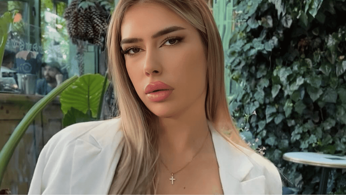19-year-old influencer plunges 150ft to her death after 'unfastening ...