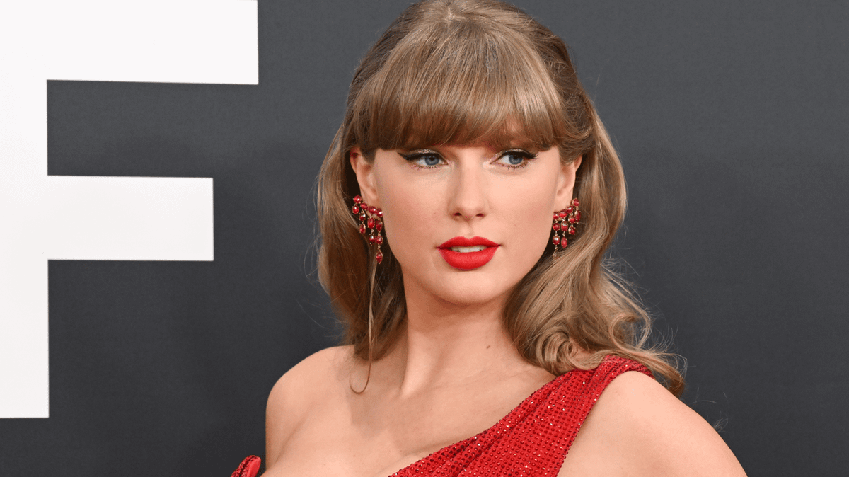 Taylor Swift fans in uproar after Donald Trump video uses her song and ...