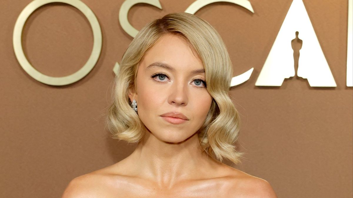 Sydney Sweeney reveals truth about her breasts in awkward lie detector ...