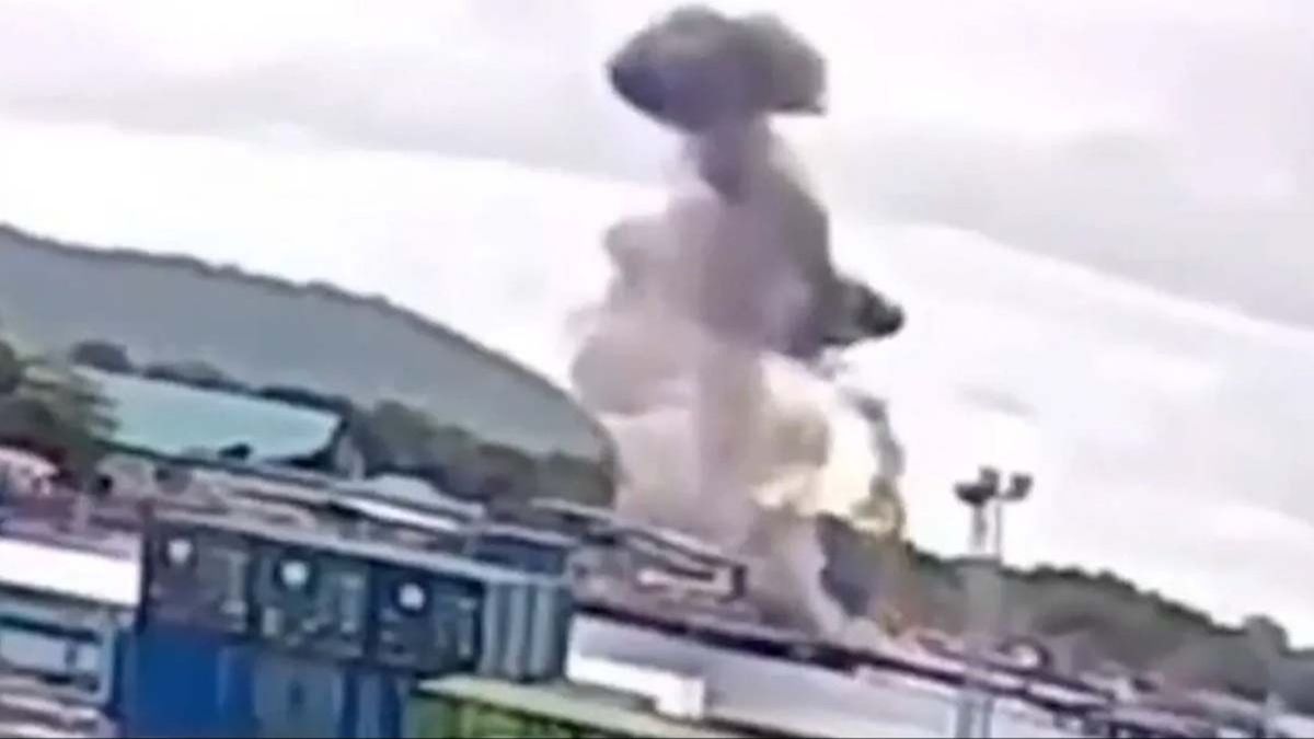 At least 5 people dead after World War II-era bomb explodes below house ...