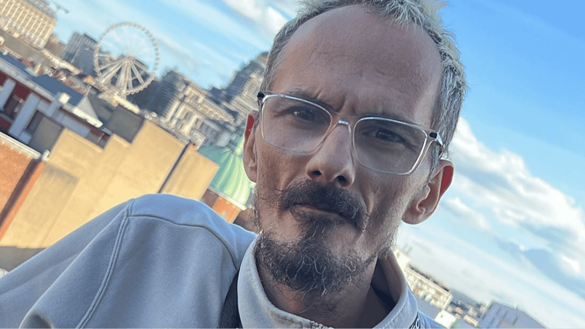 Streamer, 46, dies in his sleep while broadcasting after years of ...