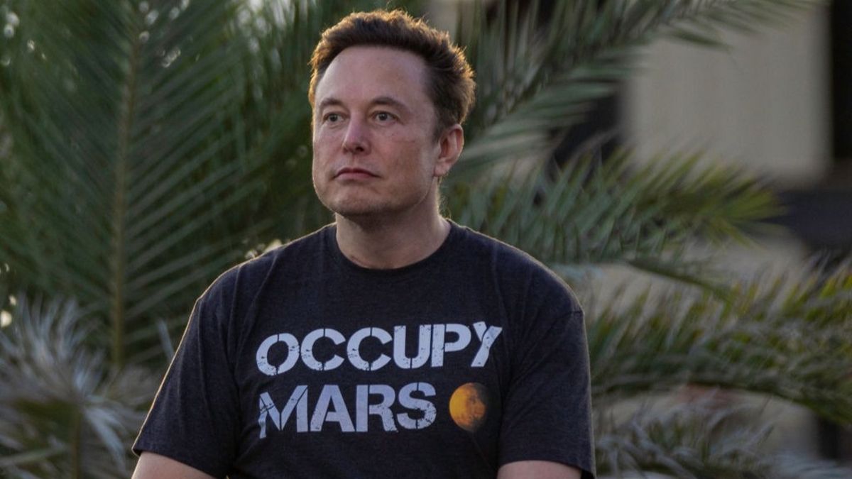 Elon Musk announces new SpaceX plan for Moon base in major U-turn after ...