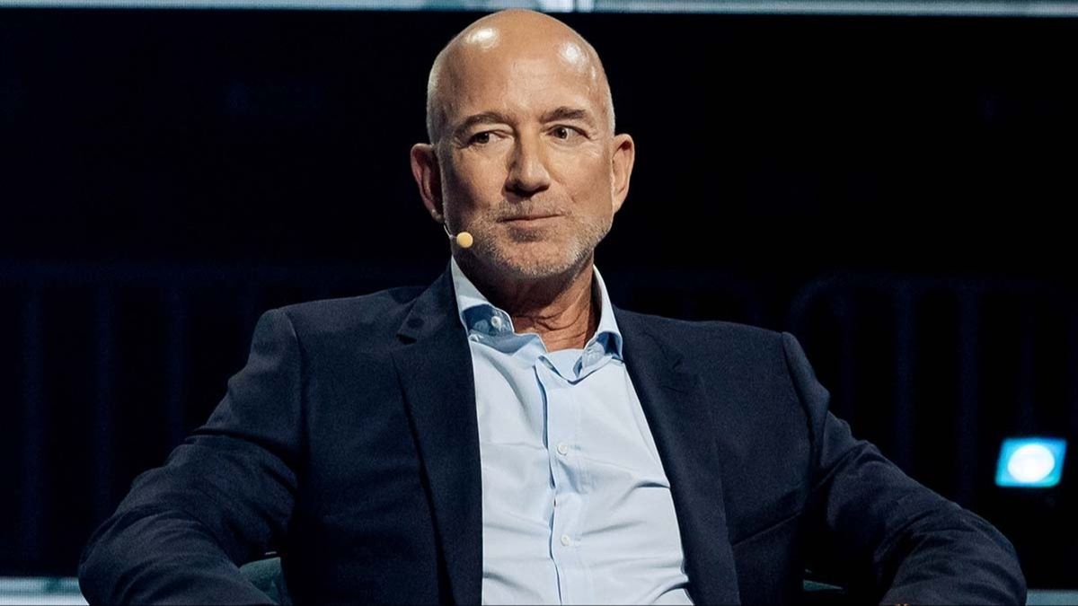 Law professor breaks down how billionaires like Jeff Bezos avoid taxes